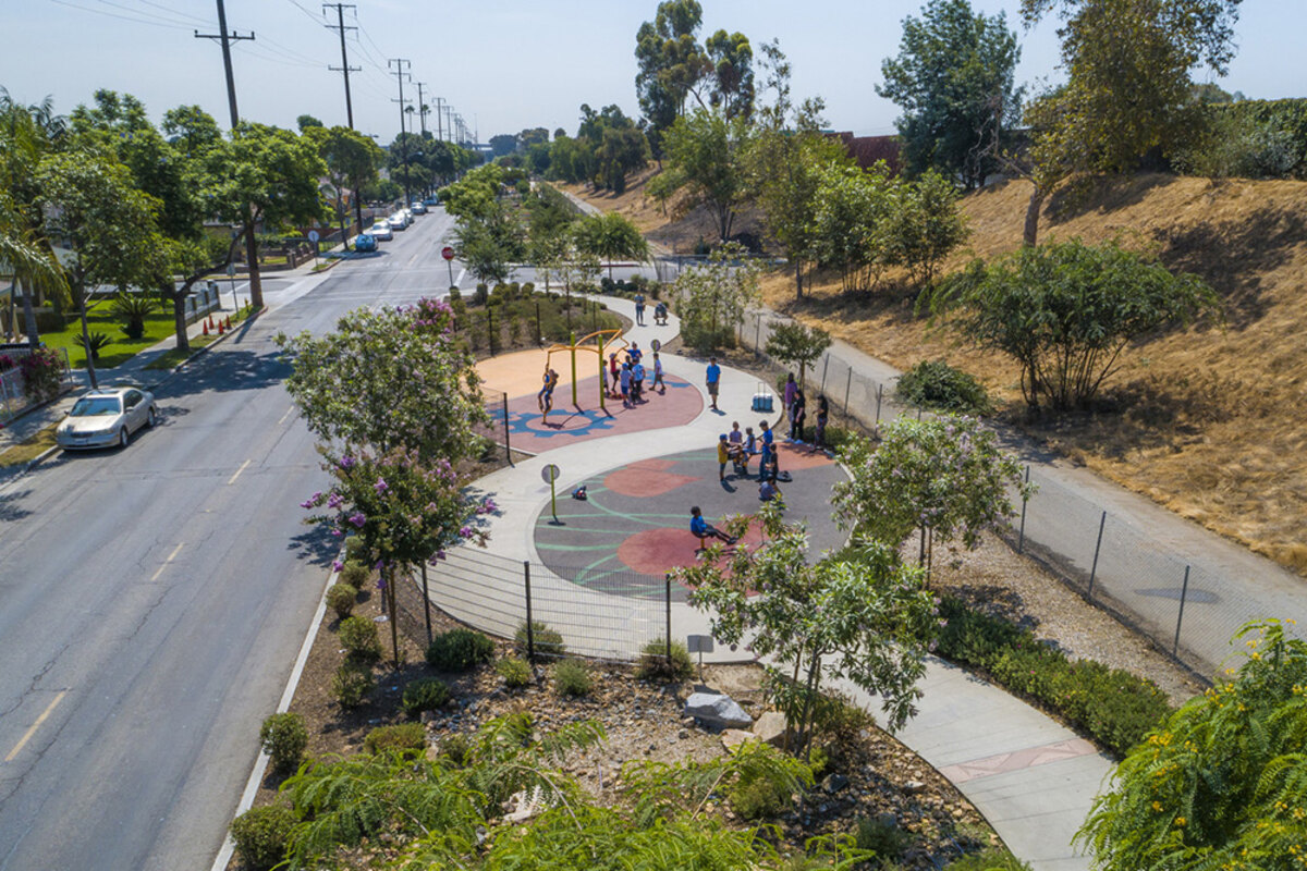 Ricardo Lara Linear Park | Landscape Performance Series